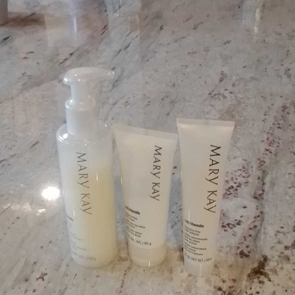 Mary Kay | Skincare | Hands Scrub Cream And Softener Pampering Set ...